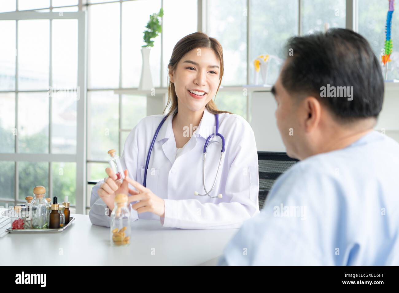 Female doctor explains medicine to patient Stock Photo - Alamy