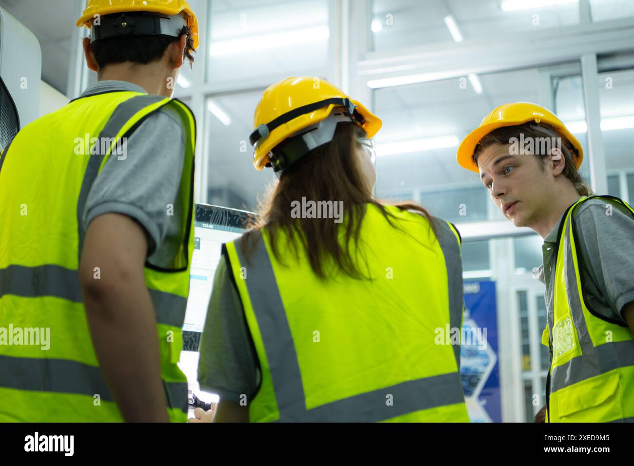 Back view portrait woman engineer hi-res stock photography and images ...