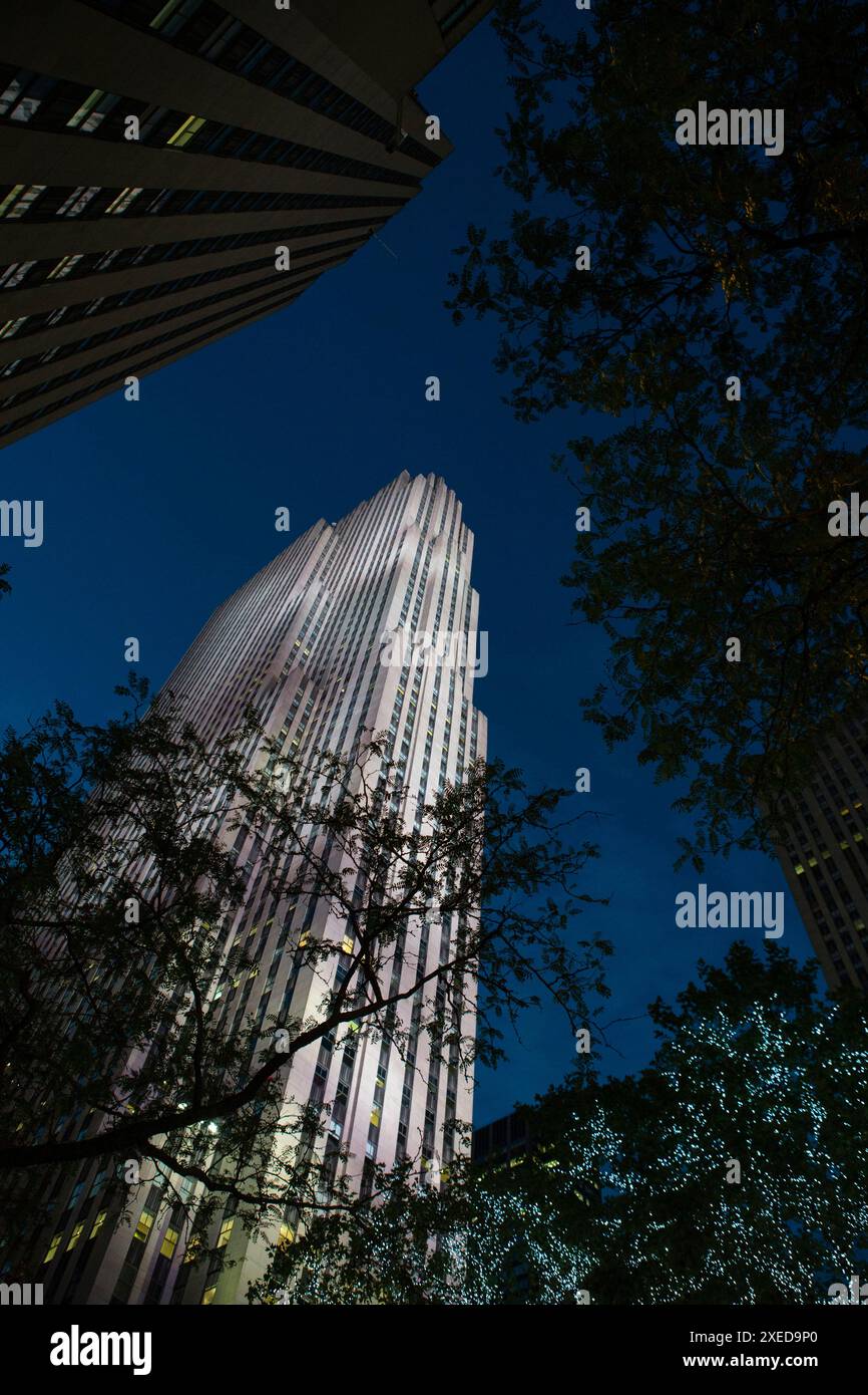 Rockefeller centre tree 2017 hi-res stock photography and images - Alamy