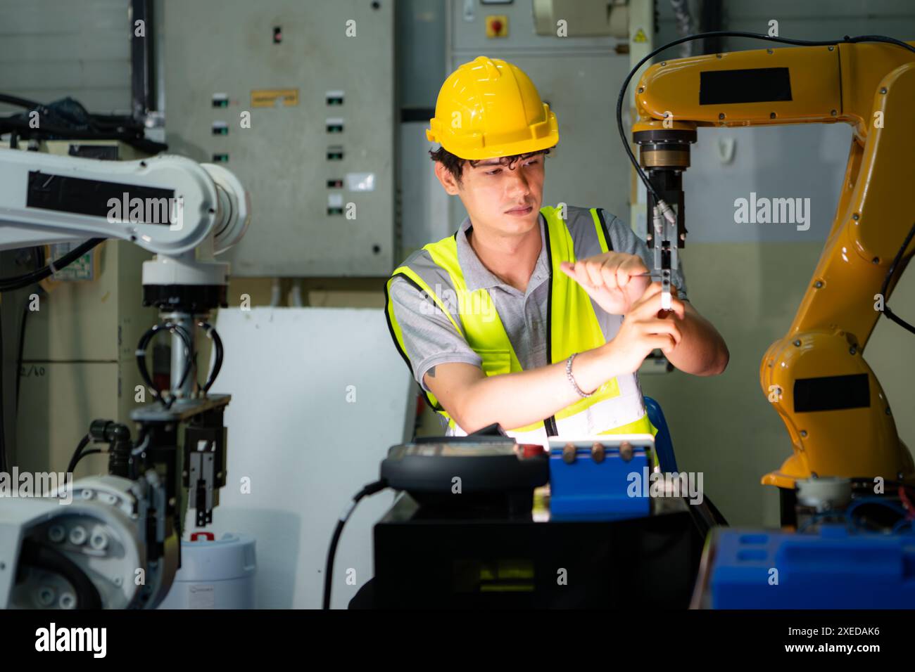 Robot in uniform hi-res stock photography and images - Alamy