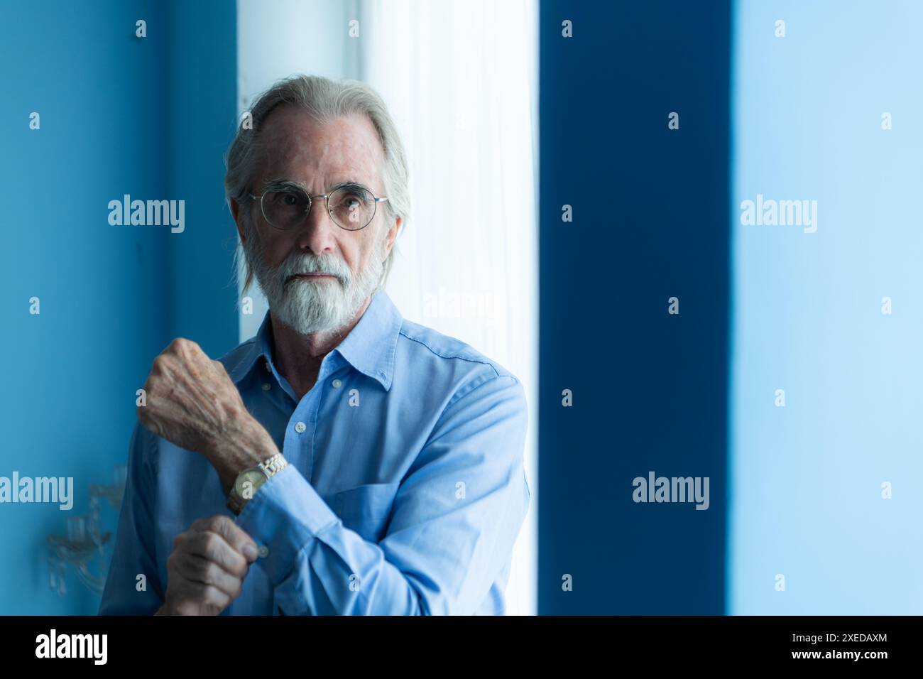 Senior adult man cowboy hi-res stock photography and images - Alamy