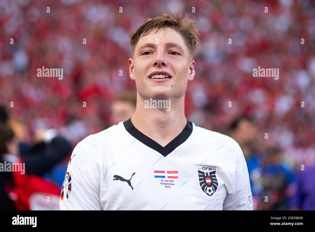 Alexander Prass (Oesterreich, #08) bedankt sich bei den Fans und jubelt ...