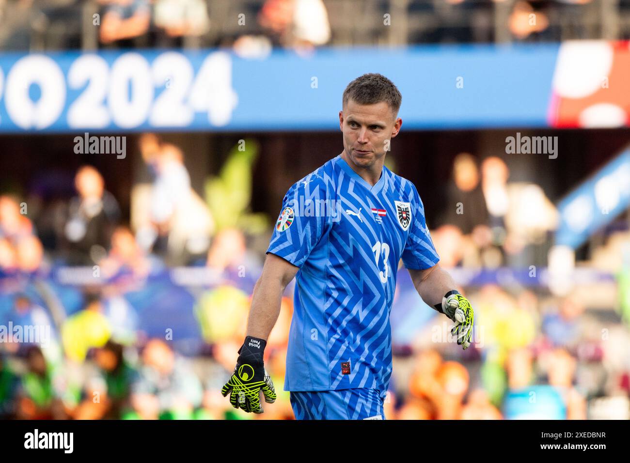 Patrick Pentz (Oesterreich, #13) jubelt ueber das Tor zum 2:3 ...