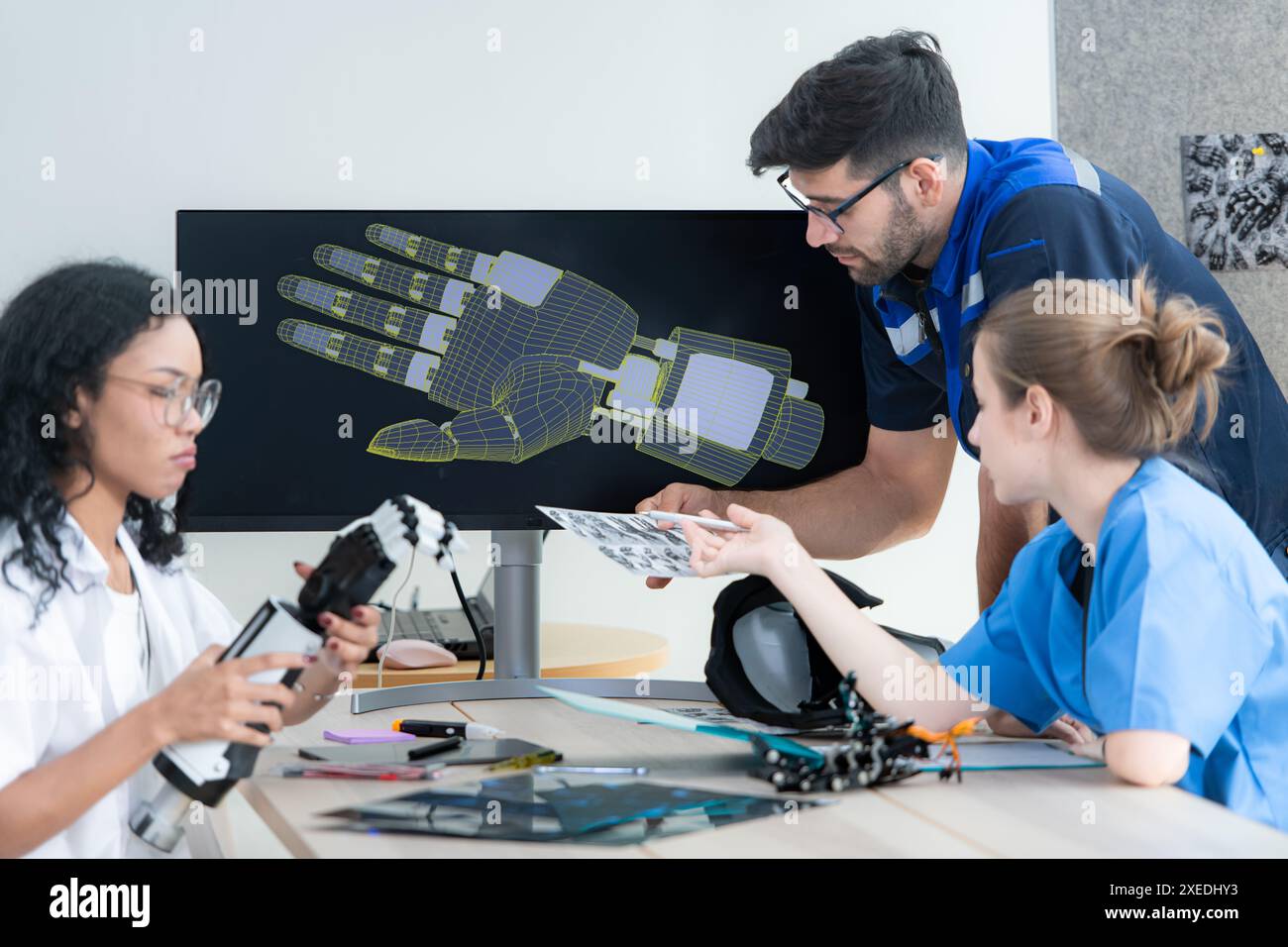 Engineer analyzing robotic arm hi-res stock photography and images - Alamy