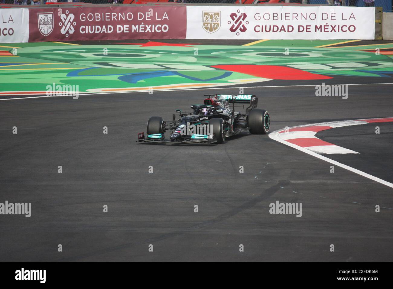 Lewis hamilton black race suit hi-res stock photography and images - Alamy