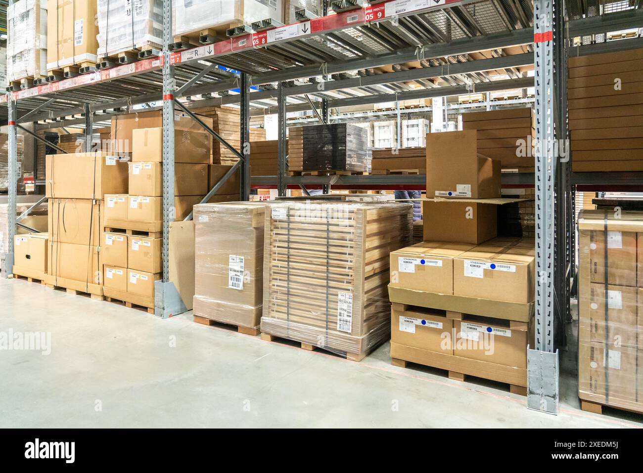 Big shelves hi-res stock photography and images - Alamy