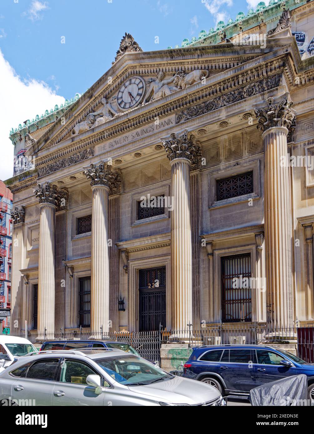 L shaped building hi-res stock photography and images - Alamy