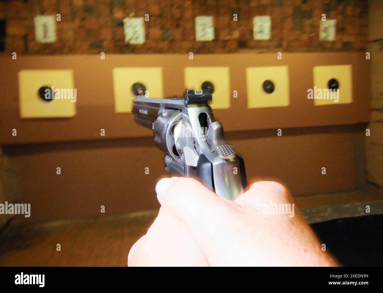 Indoor shooting range hi-res stock photography and images - Alamy