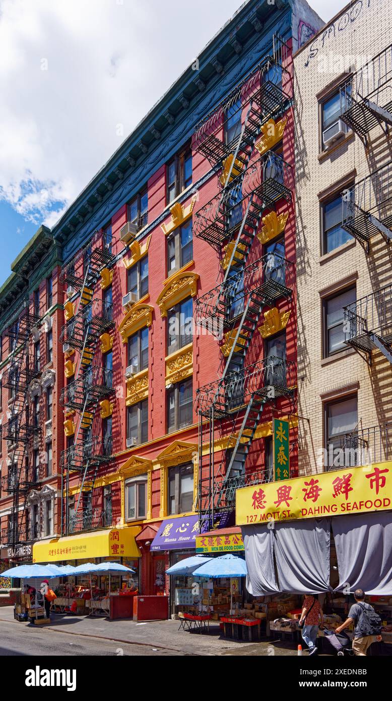 NYC Chinatown: 125 Mott Street, a six-story walk-up apartment building ...
