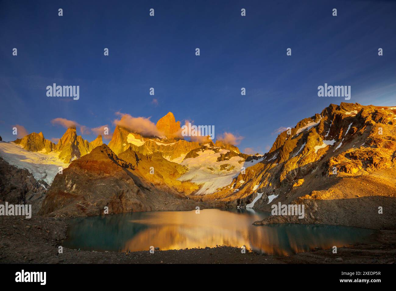 Trekking fitz roy patagonia hi-res stock photography and images - Alamy