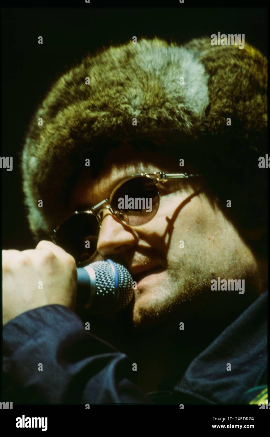 Paul heaton the beautiful south hi-res stock photography and images - Alamy