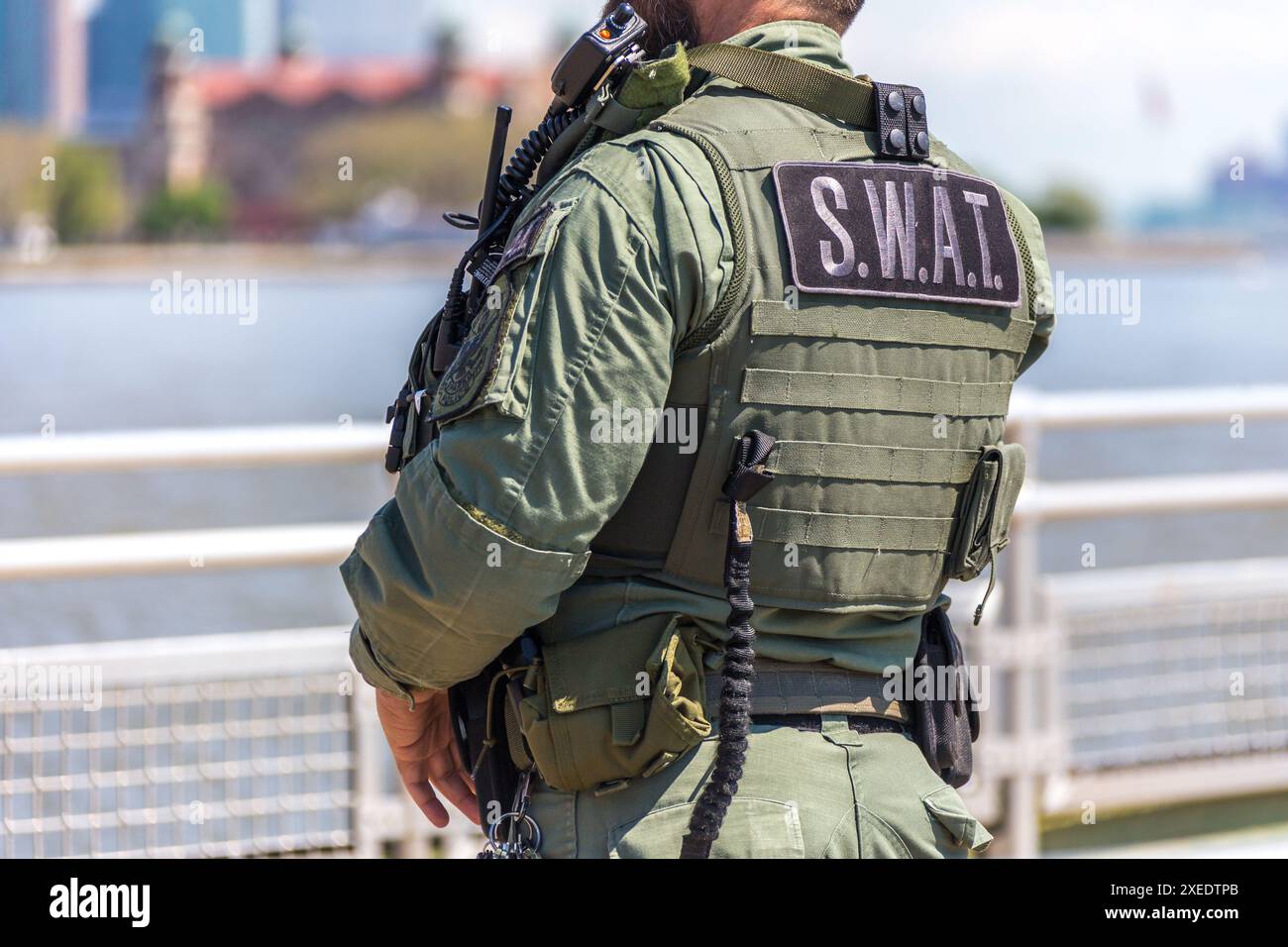 Equipped swat soldier standing hi-res stock photography and images - Alamy