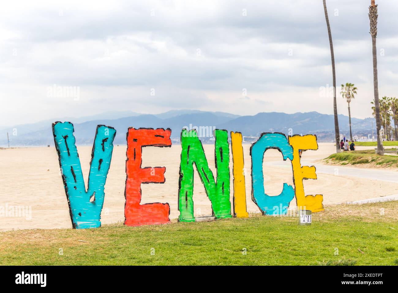 LOS ANGELES, CALIFORNIA, USA - 11 MAY, 2019: Venice beach sign on ...