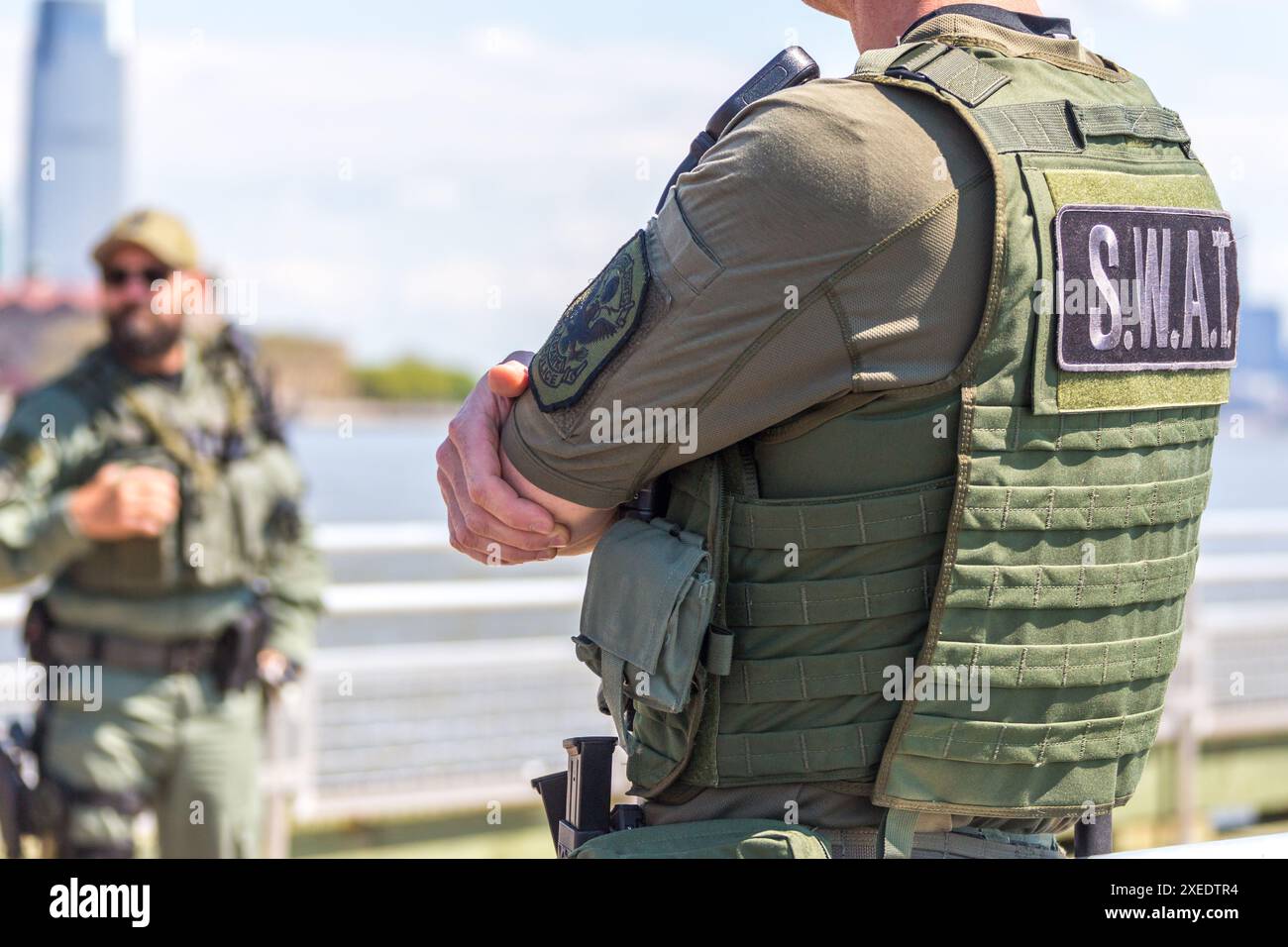 Equipped swat soldier standing hi-res stock photography and images - Alamy