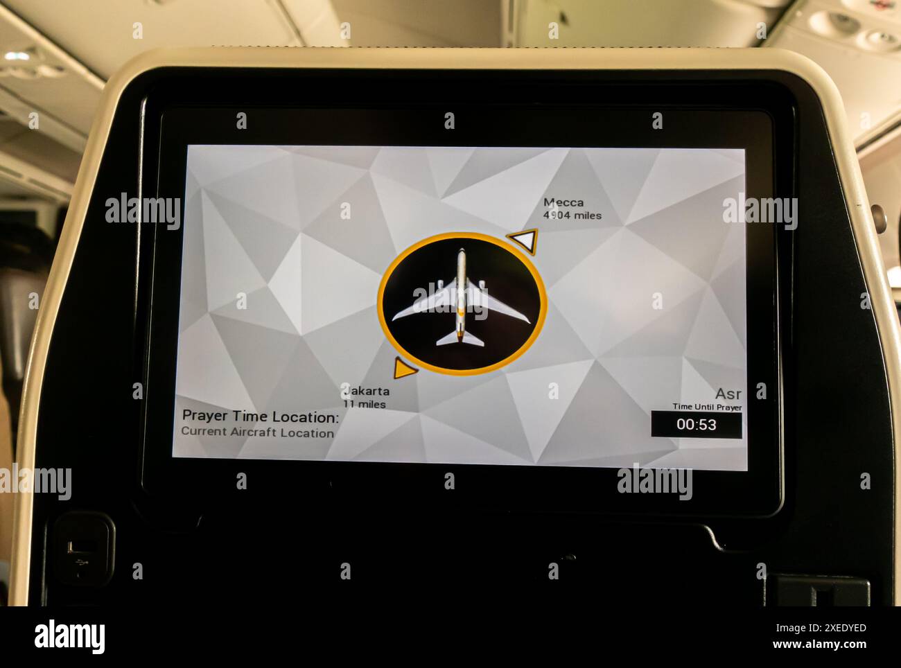 The distance to Mecca and to the flight destination Jakarta; prayer time location. Personal ...
