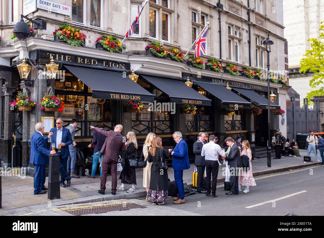 The red lion pub in whitehall london hi-res stock photography and ...