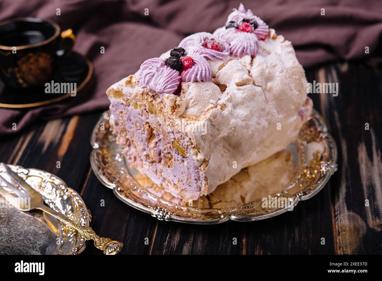 Meringue roll pavlova cake hi-res stock photography and images - Alamy