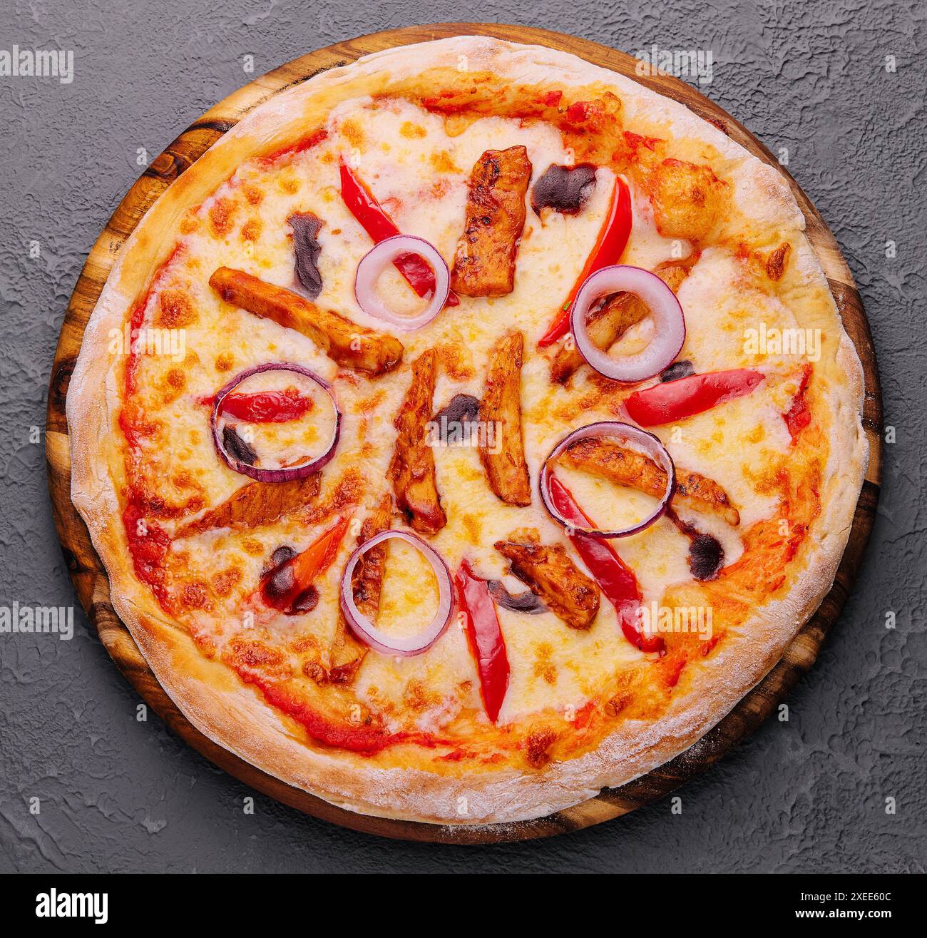 Top view barbecue chicken pizza with vegetables Stock Photo - Alamy