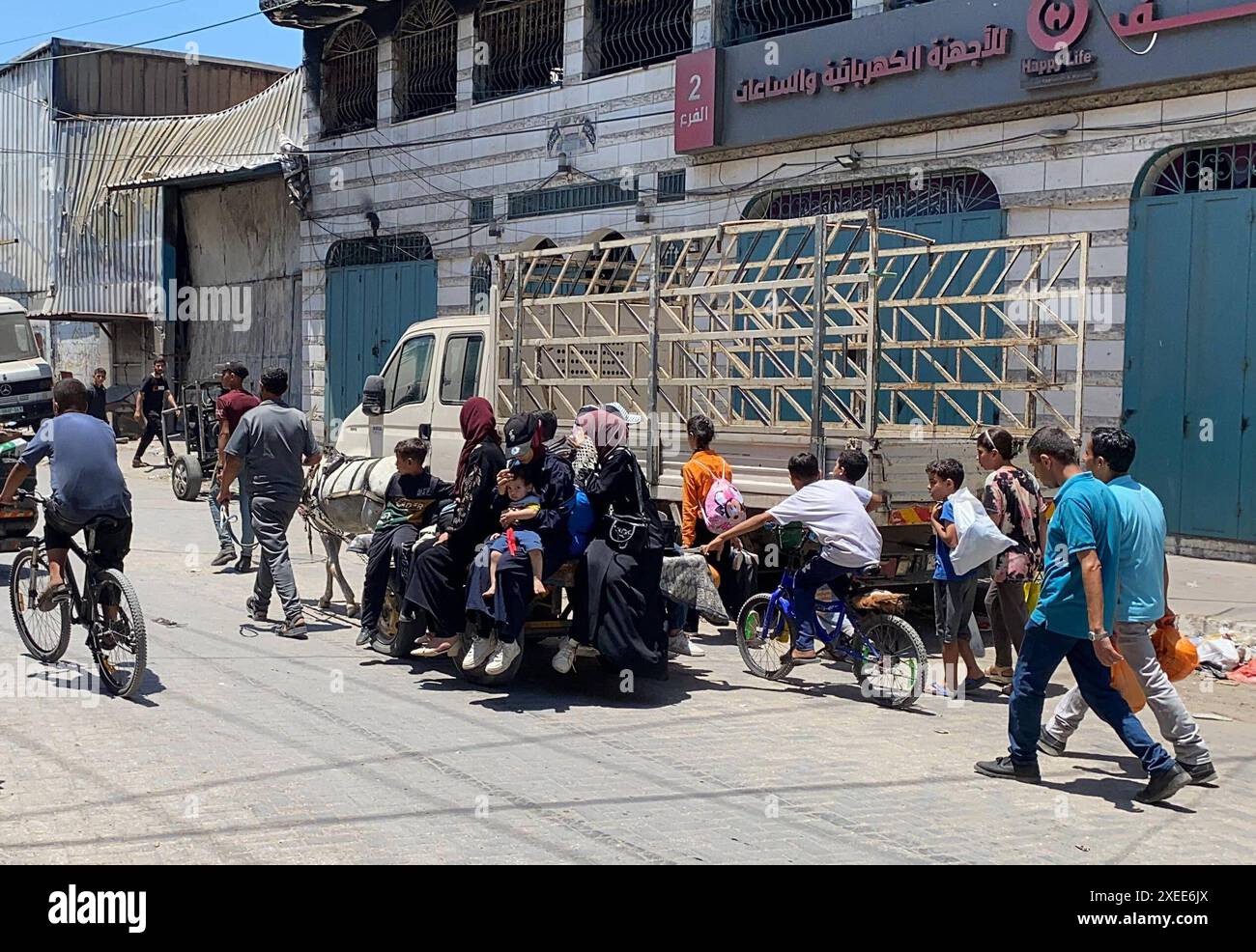 Palestinians flee their homes following an Israeli military operation ...