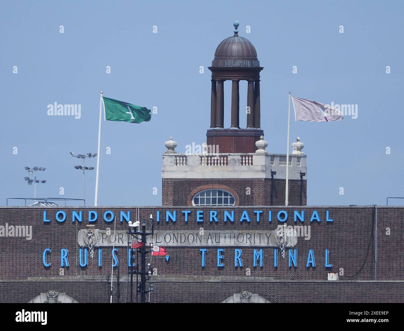 Gravesend, Kent, UK. 27th June, 2024. UK Weather: warm and sunny ...