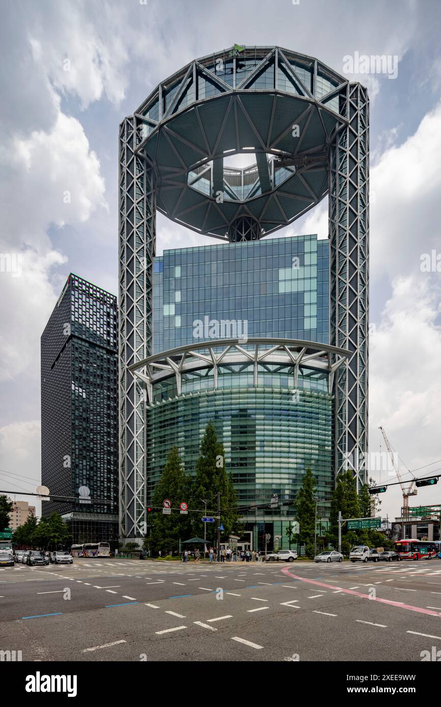 Jongno Tower, designed by Rafael Vinoly, 1999, Seoul, Korea Stock Photo ...