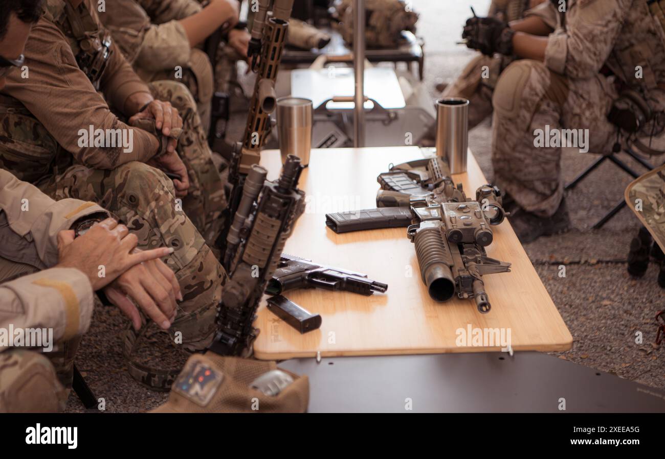Sniper in a field with a gun hi-res stock photography and images - Alamy