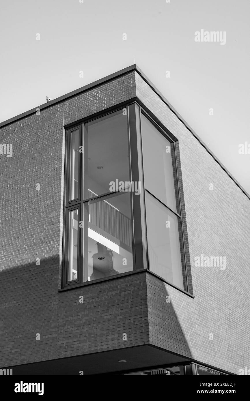 Large modern house exterior Black and White Stock Photos & Images - Alamy