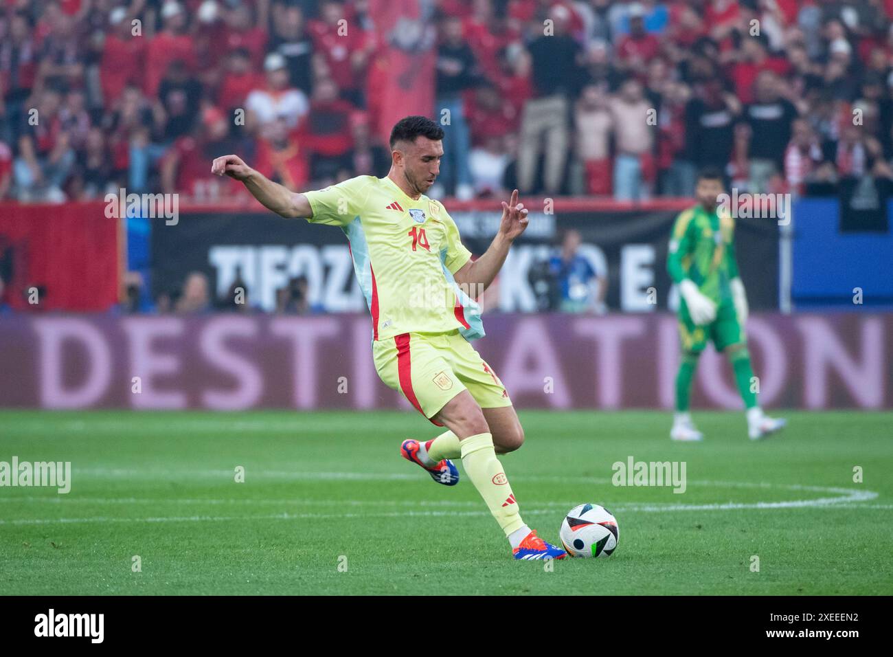 Aymeric Laporte (Spanien, #14) am Ball, GER, Albania (ALB) vs Spain ...