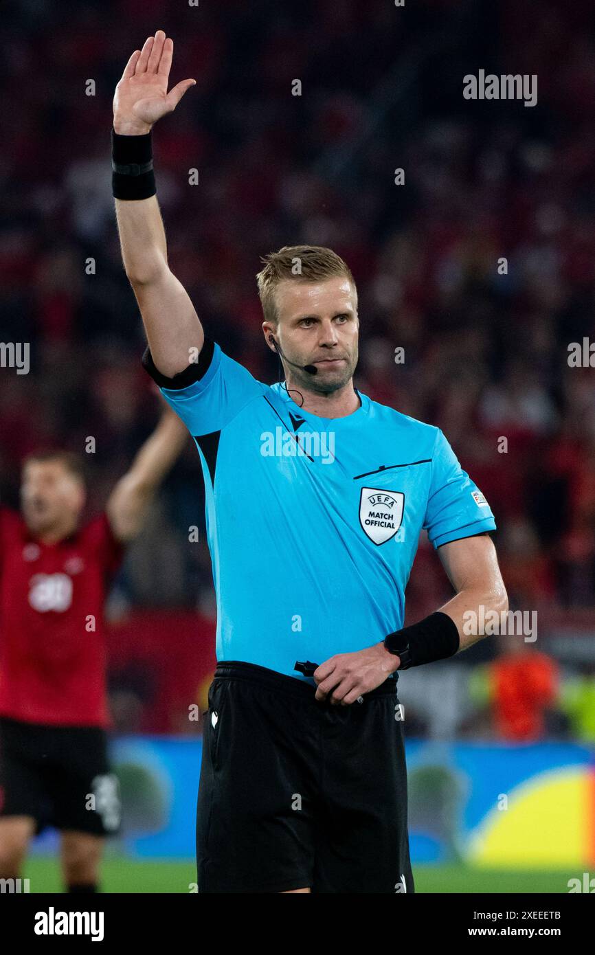 Schiedsrichter Glenn Nyberg (Schweden), GER, Albania (ALB) vs Spain ...