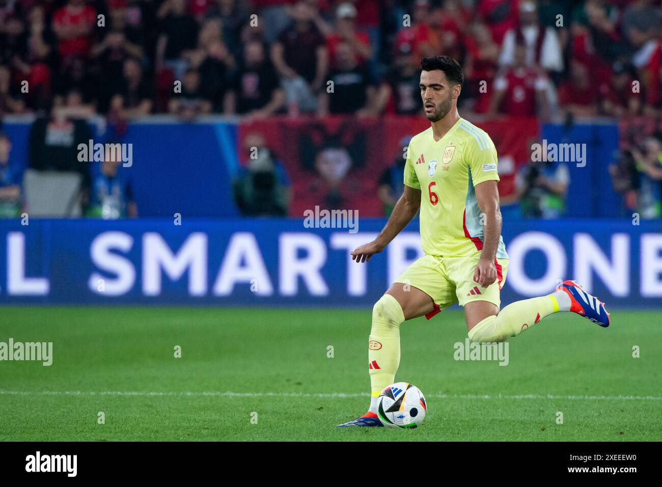 Mikel Merino (Spanien, #06) am Ball, GER, Albania (ALB) vs Spain (ESP ...