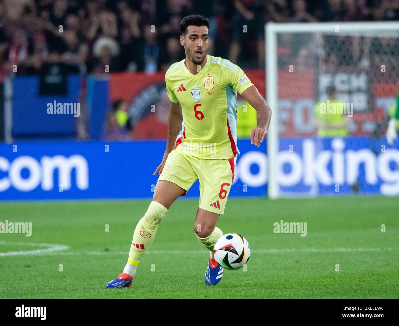 Mikel Merino (Spanien, #06) am Ball, GER, Albania (ALB) vs Spain (ESP ...