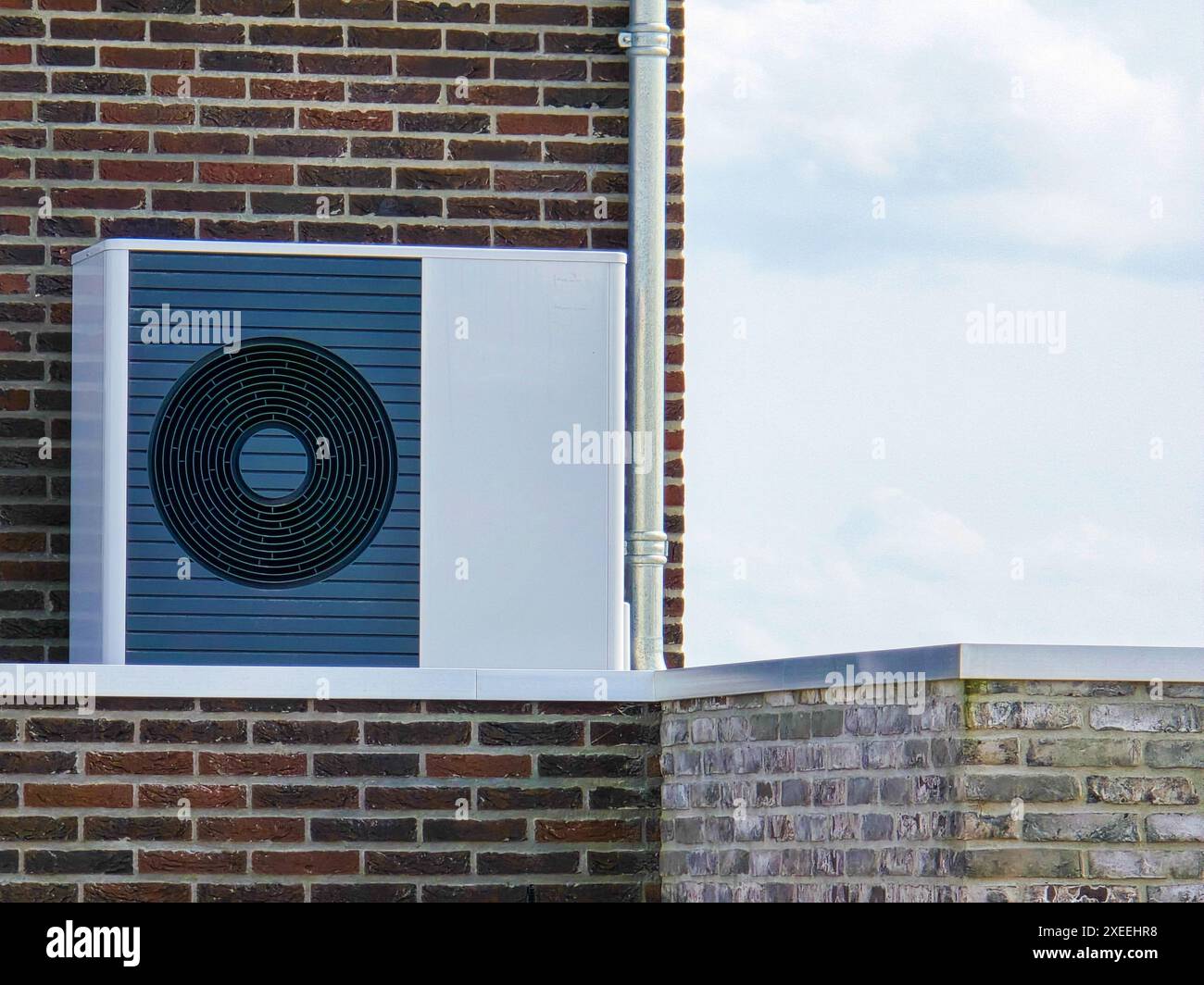 Air source heat pump installation hi-res stock photography and images ...