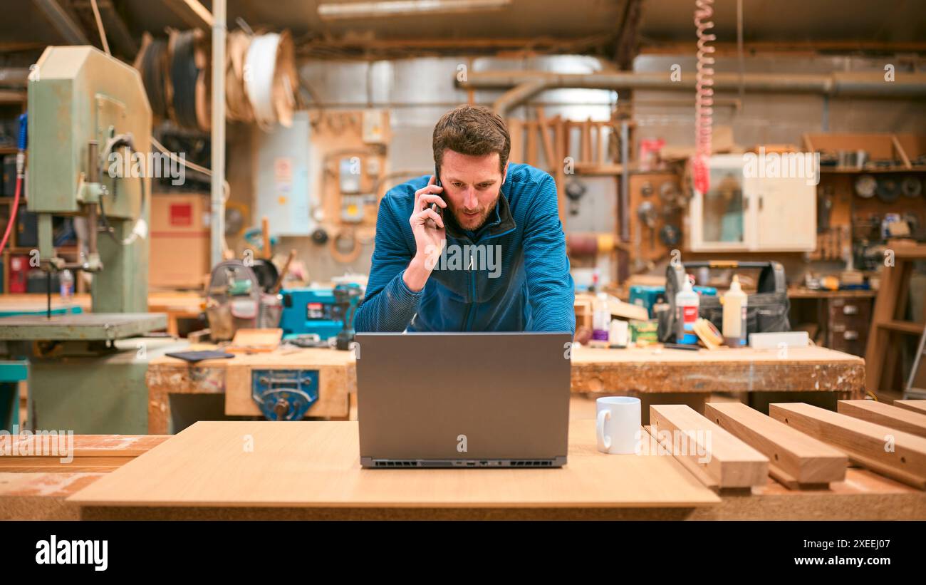 Talking carpenter people on hi-res stock photography and images - Alamy