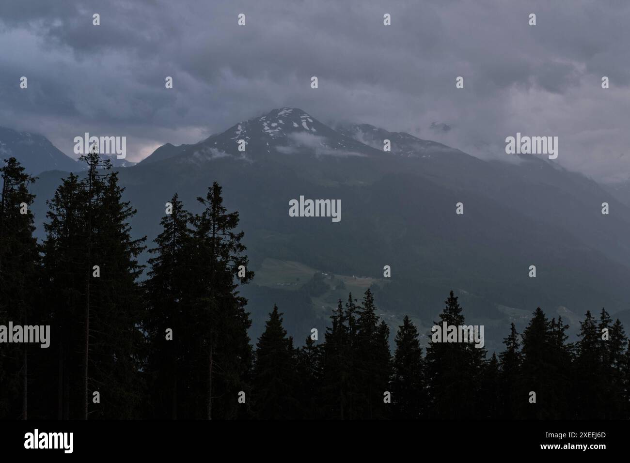 Berggewitter hi-res stock photography and images - Alamy