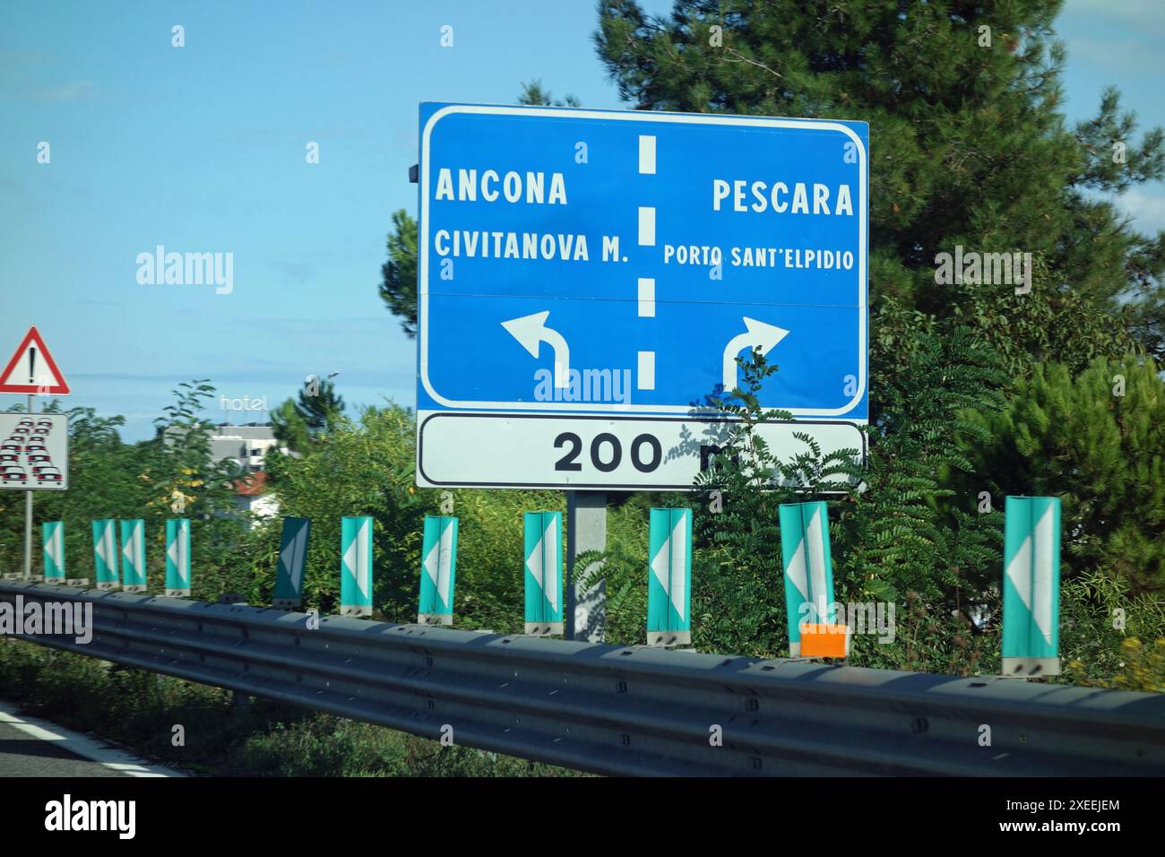 Schild richtung pescara hi-res stock photography and images - Alamy