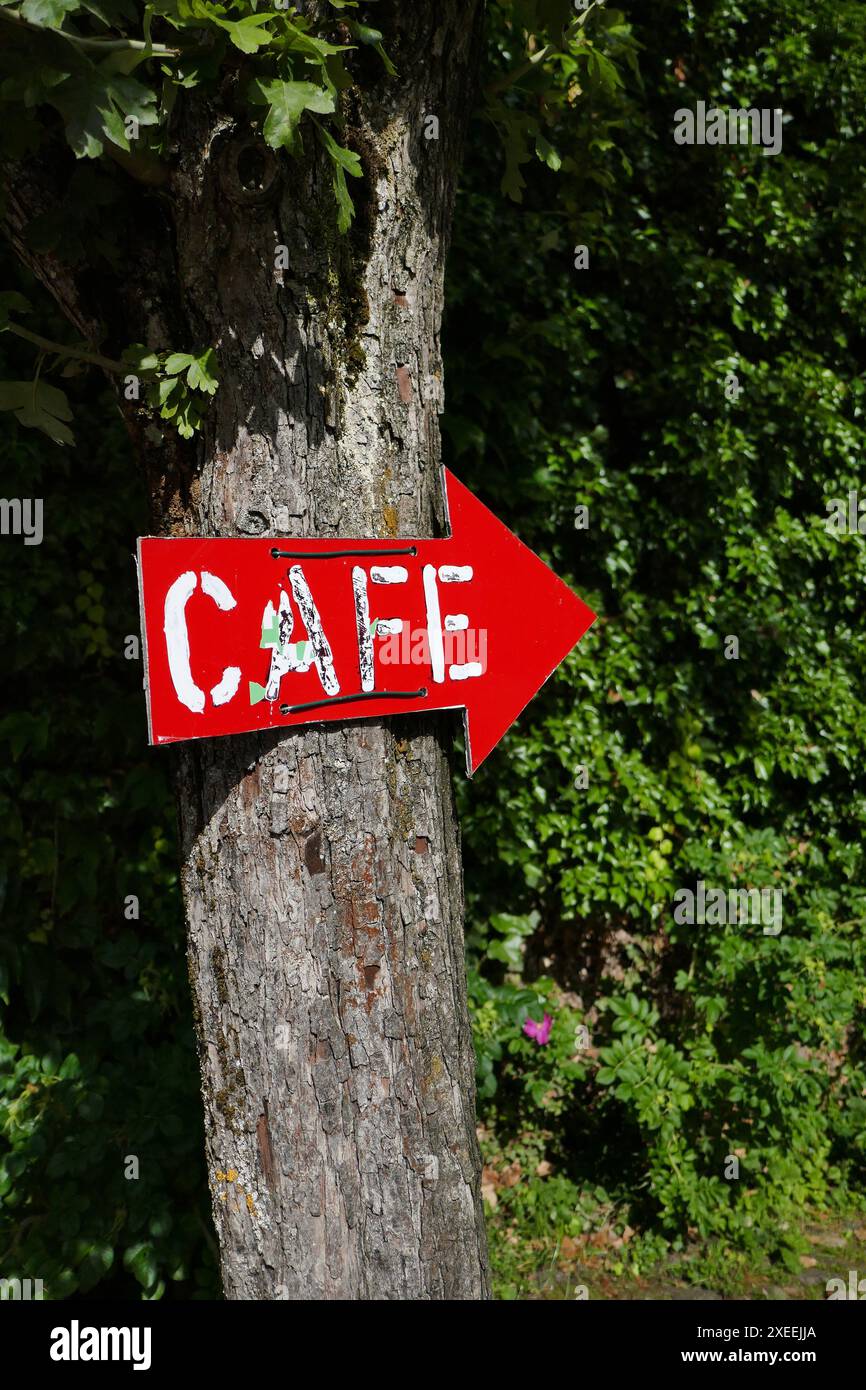 Pfeilwegweiser cafe hi-res stock photography and images - Alamy