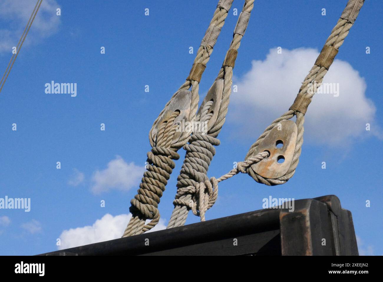 Gedrehtes komposittauwerk hi-res stock photography and images - Alamy