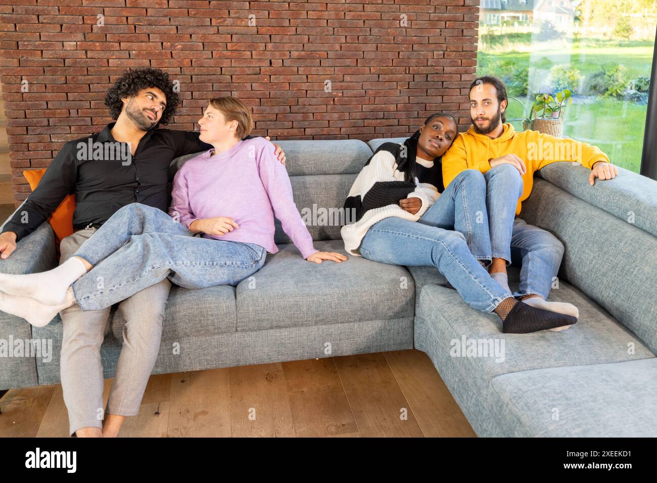 Relaxed indoor setting hi-res stock photography and images - Alamy