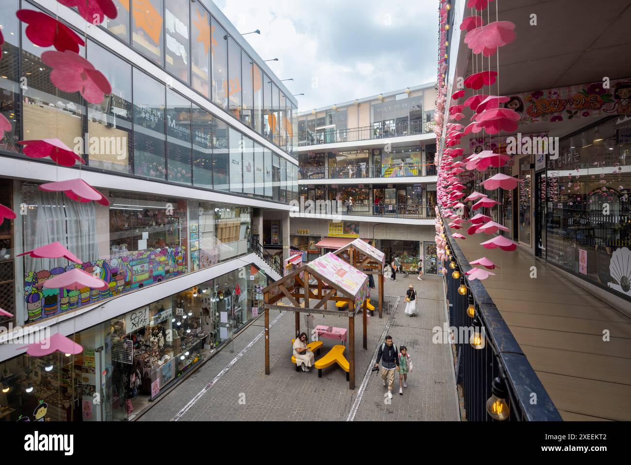 Ssamziegil shopping mall, Insa-dong, Seoul, Korea Stock Photo - Alamy