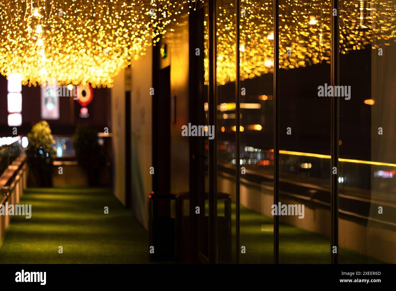 Restaurant environment hi-res stock photography and images - Alamy