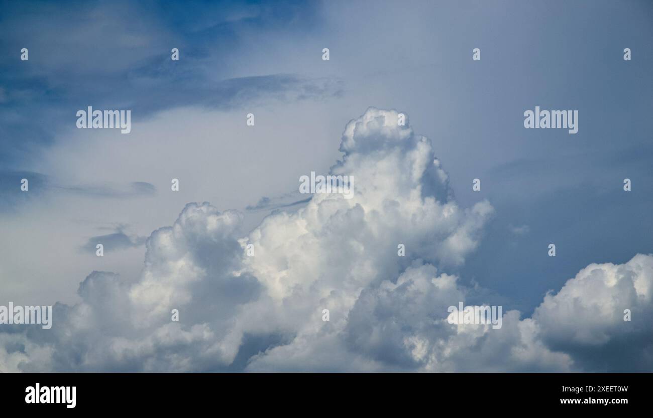 White cumulus cloud formation in blue sky Stock Photo - Alamy