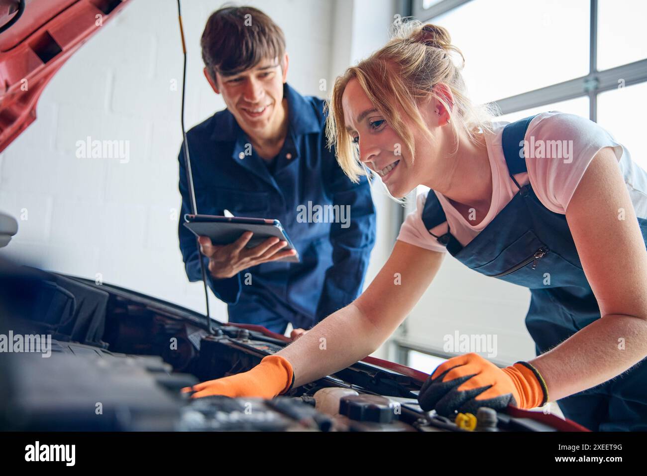 Female chinese mechanic using hi-res stock photography and images - Alamy