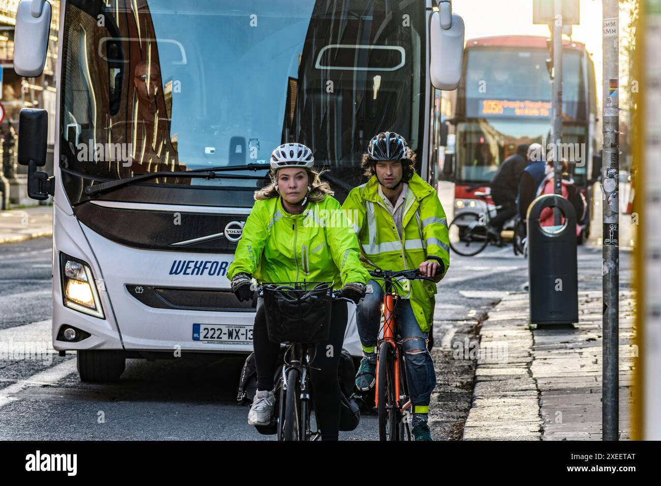 Bike on bus commuter hi-res stock photography and images - Alamy