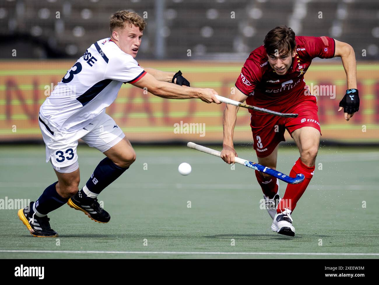 AMSTELVEEN - Timothy Nurse (l) of Great Britain against Thibeau ...
