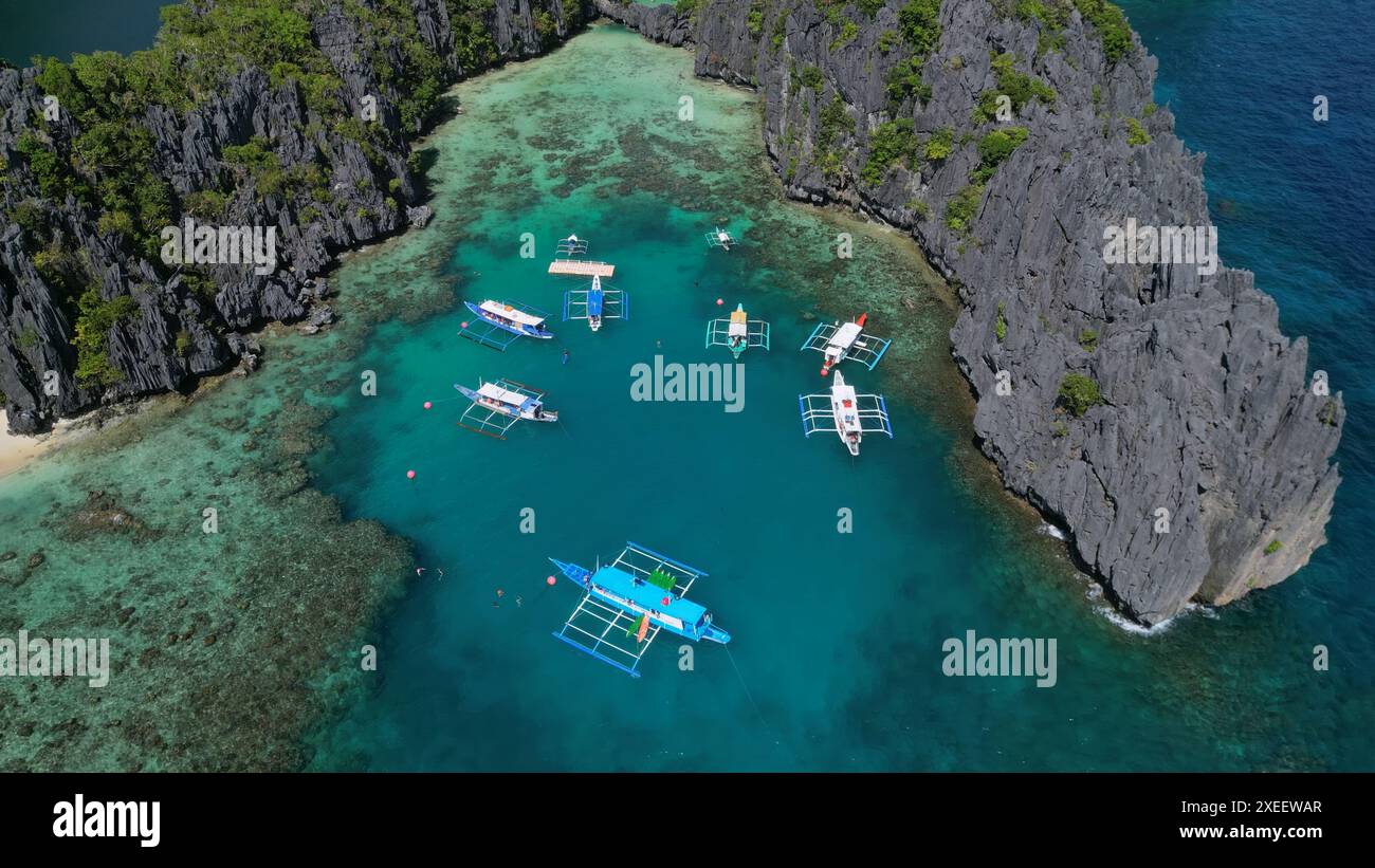 Beautiful water in lagoon tropical hi-res stock photography and images ...