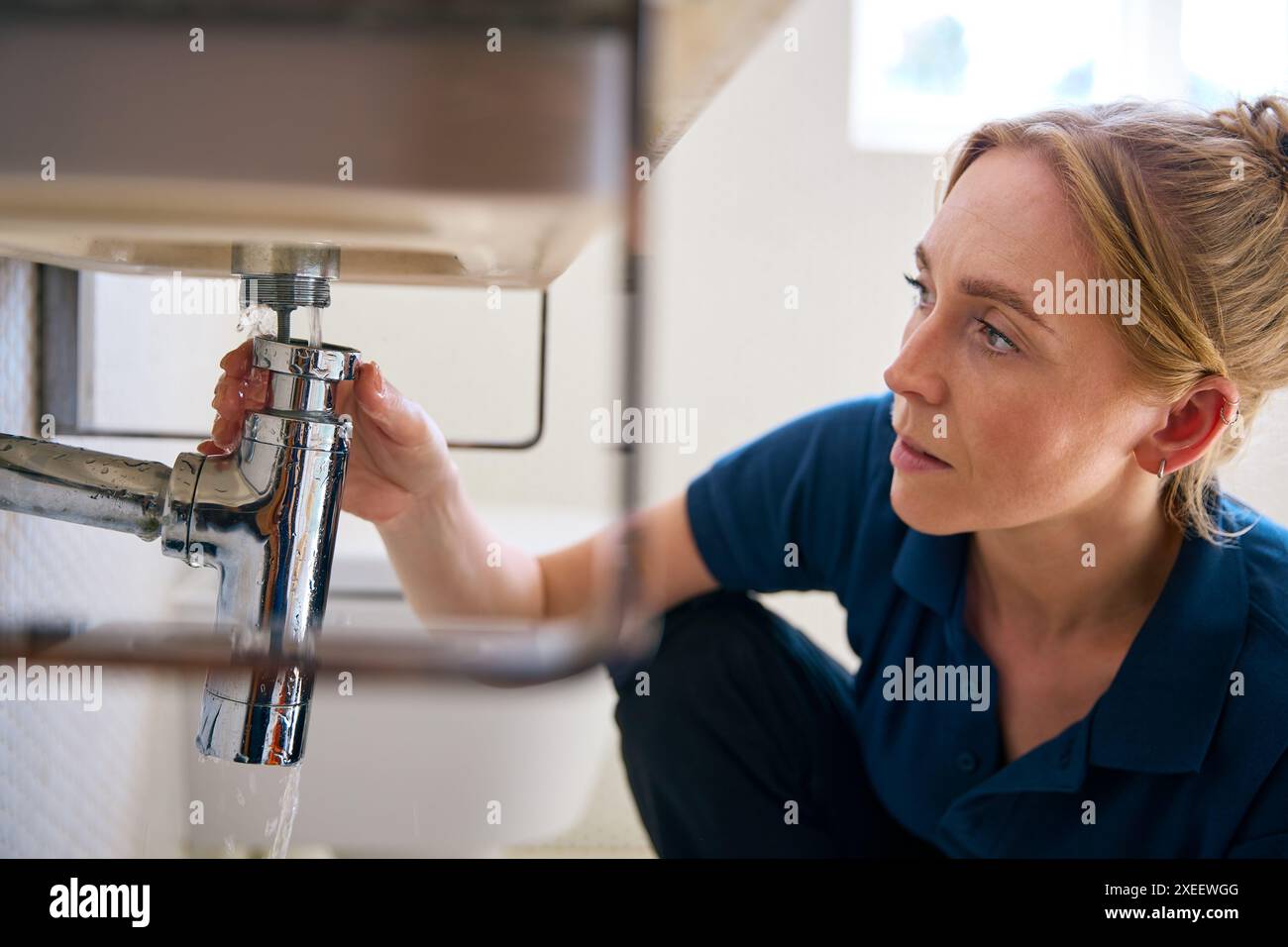 Plumber fixing leak hi-res stock photography and images - Alamy