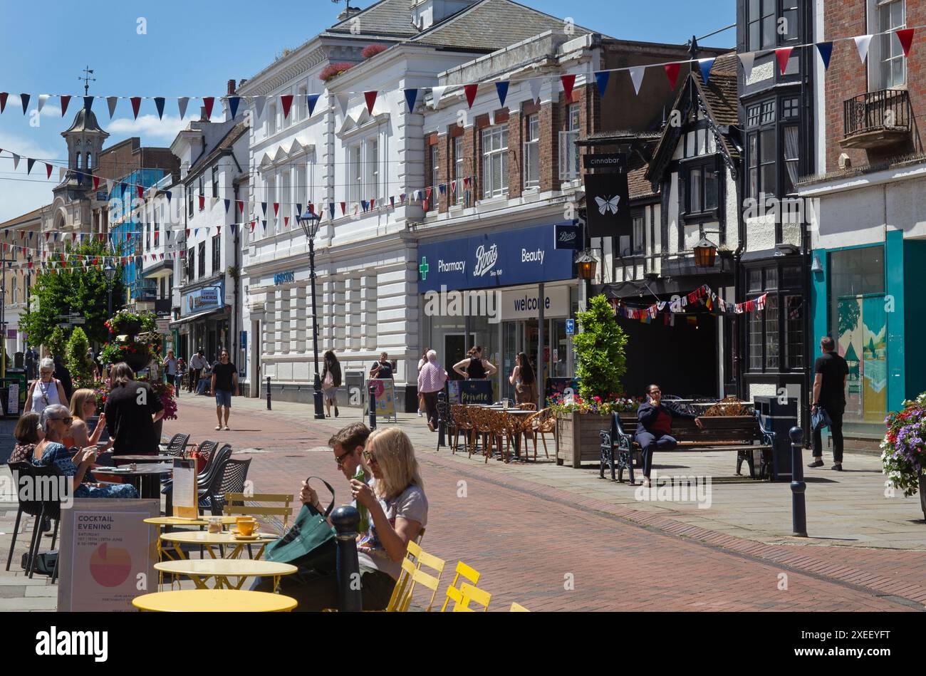 Hitchin hertfordshire high street hi-res stock photography and images ...
