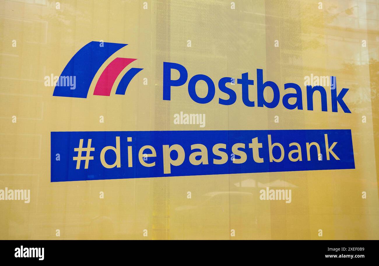 27 . 06 . 2024 , Berlin / Mitte : Filiale der Postbank am ...