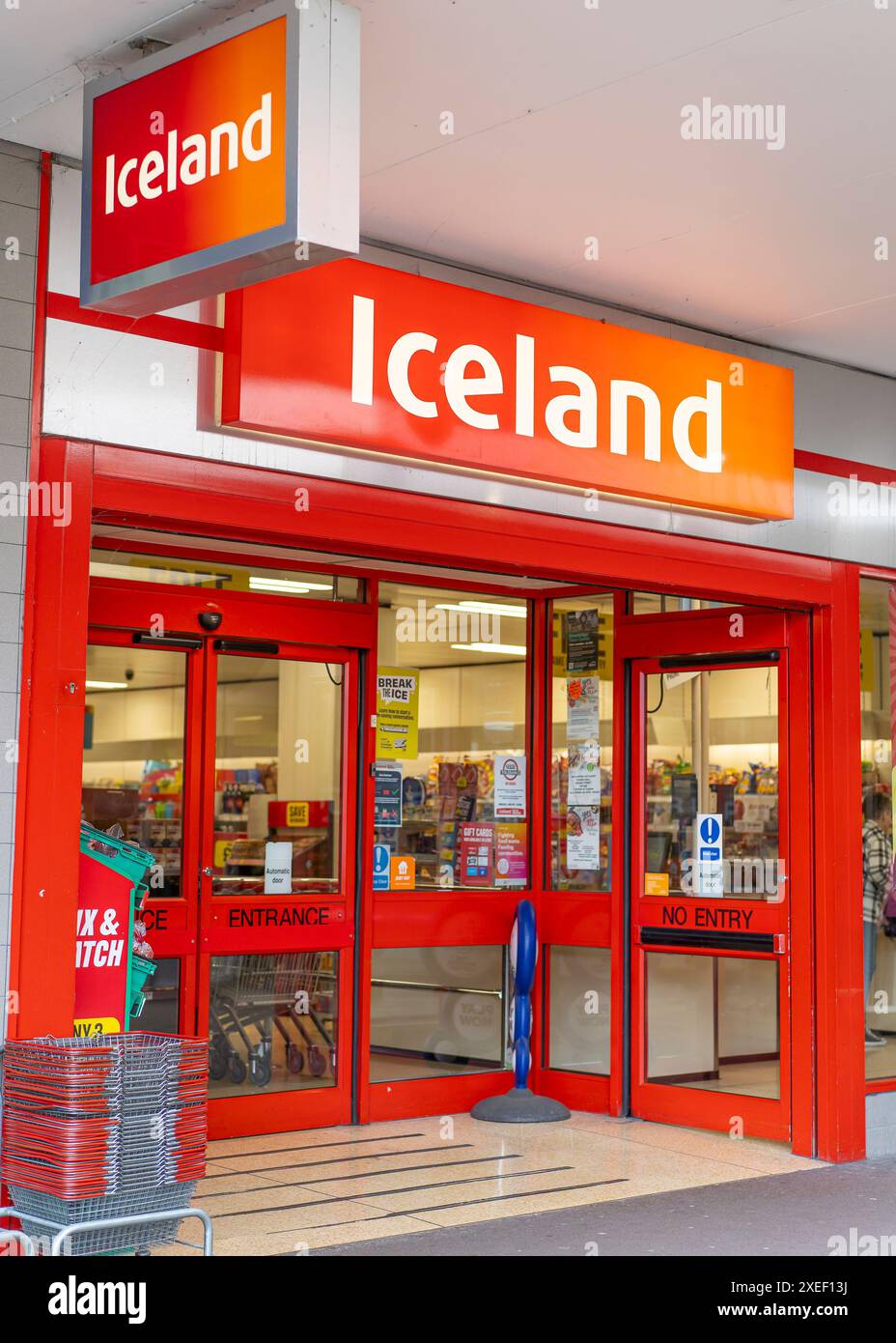 Front entrance of an Iceland store/ shop on a UK high street Stock ...