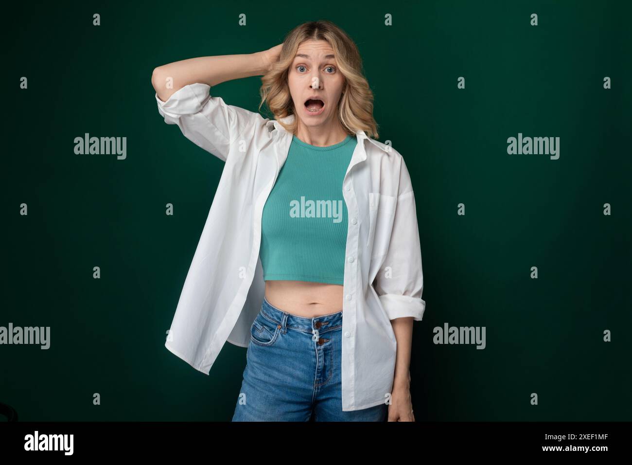 Shock surprise astonished woman hi-res stock photography and images - Alamy